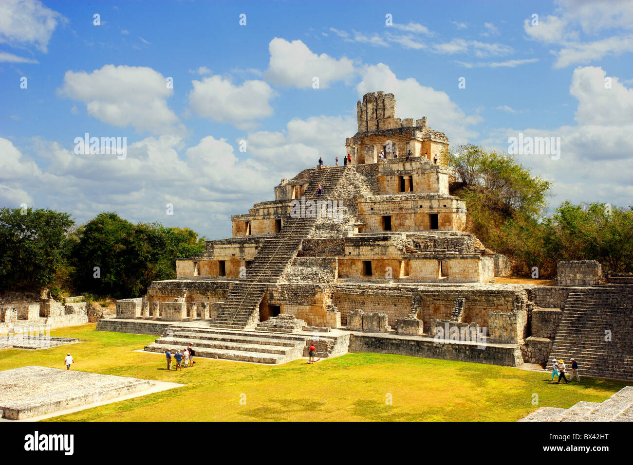 Edificio maya hi-res stock photography and images - Alamy