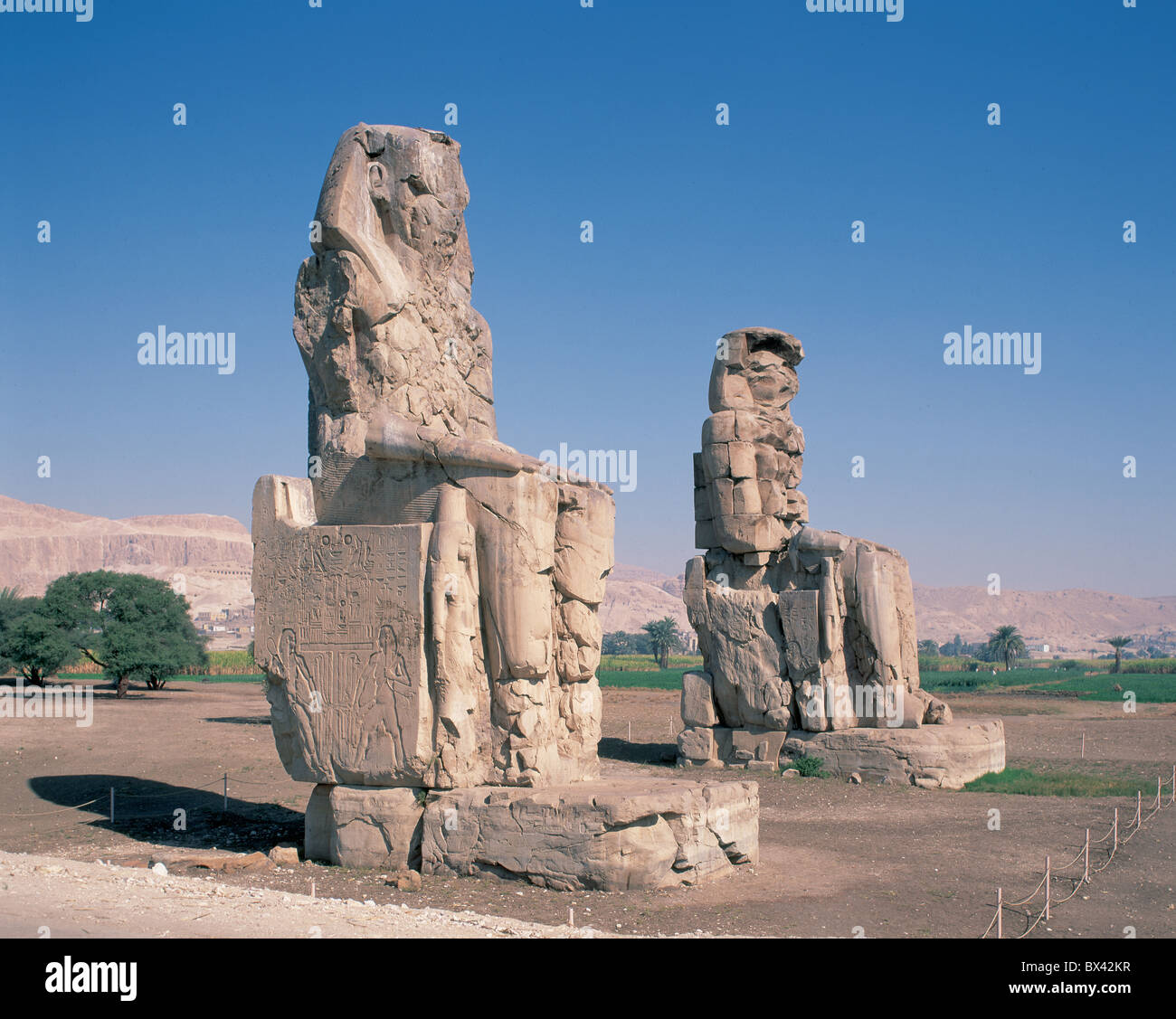 Giants of memnon hi-res stock photography and images - Alamy