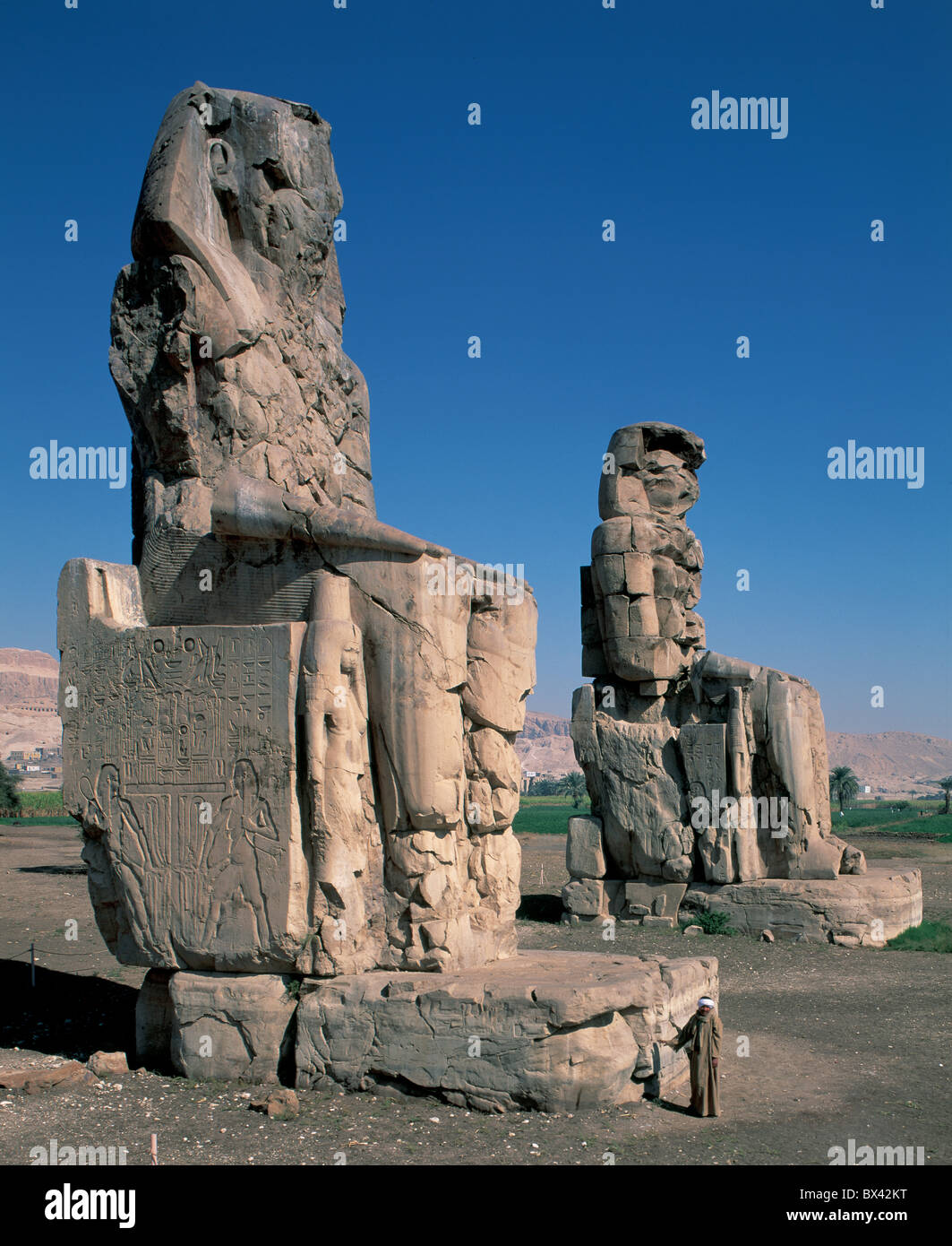 Egypt north africa colossi giants hi-res stock photography and images ...