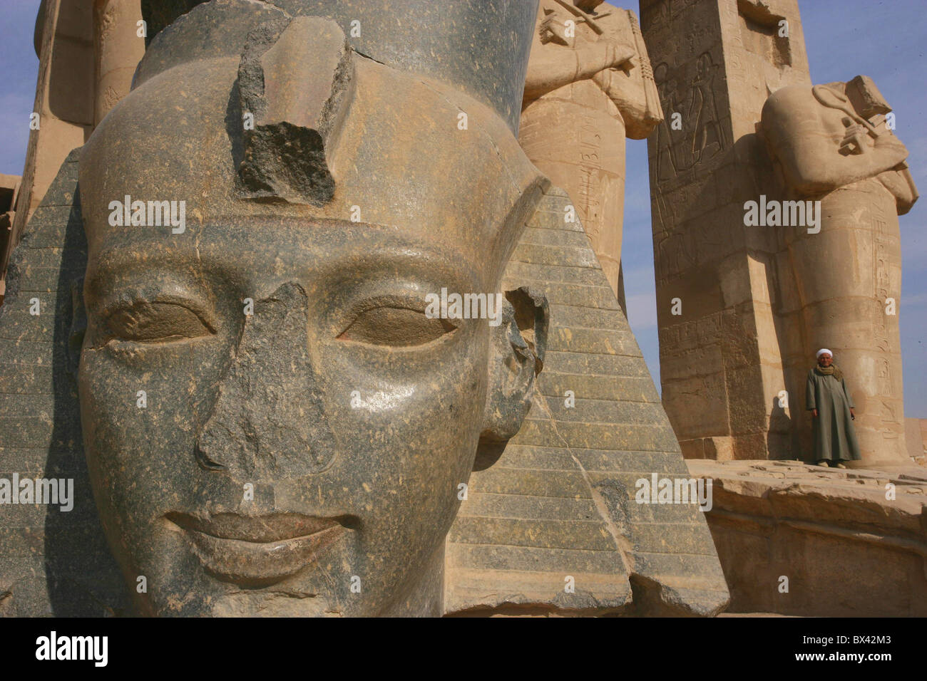 Luxor temple egypt ramses hi-res stock photography and images - Alamy