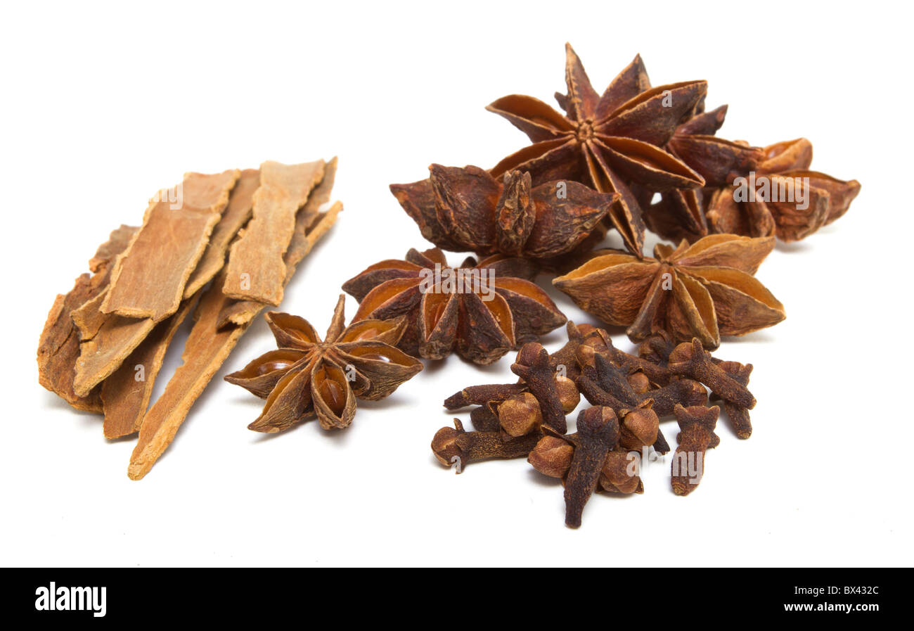 Cinnamon cloves , star anise isolated hi-res stock photography and ...