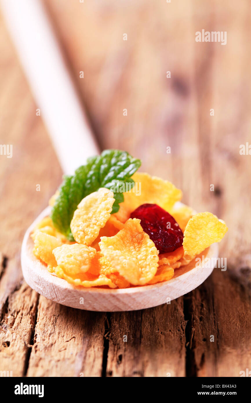 Corn flakes on wooden spoon Stock Photo - Alamy
