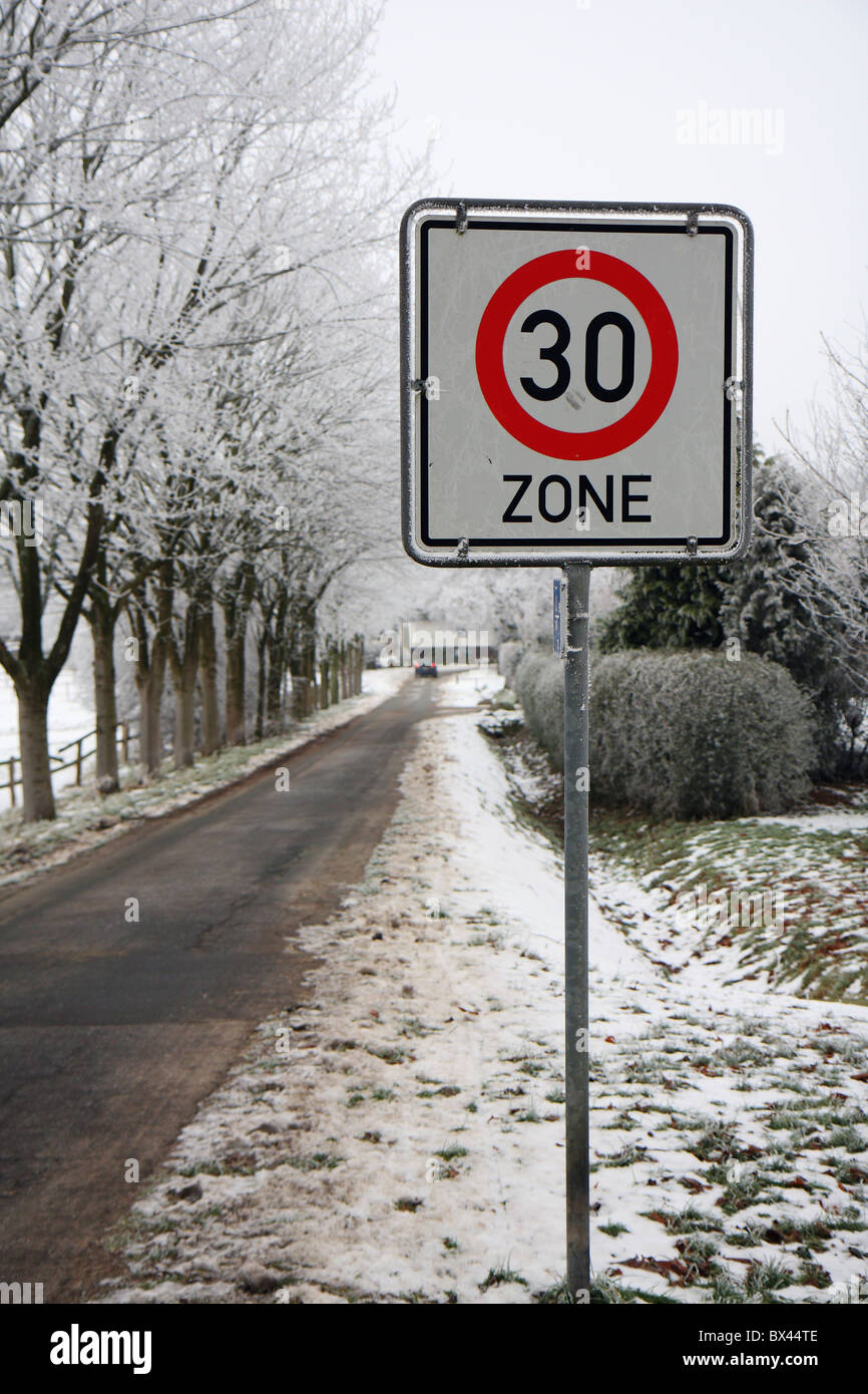 30km h hi-res stock photography and images - Alamy