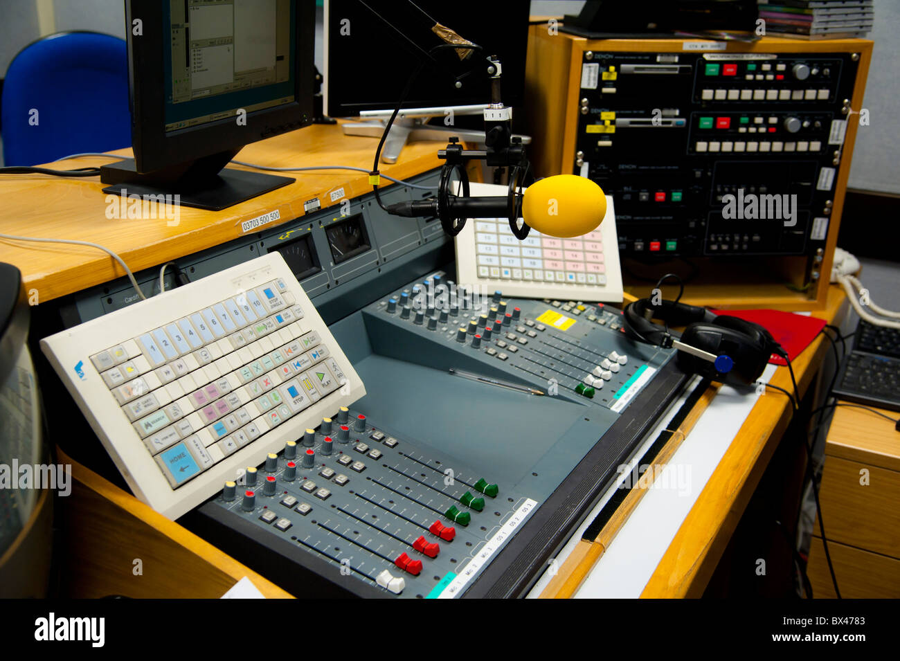 Broadcasting studio hi-res stock photography and images - Alamy