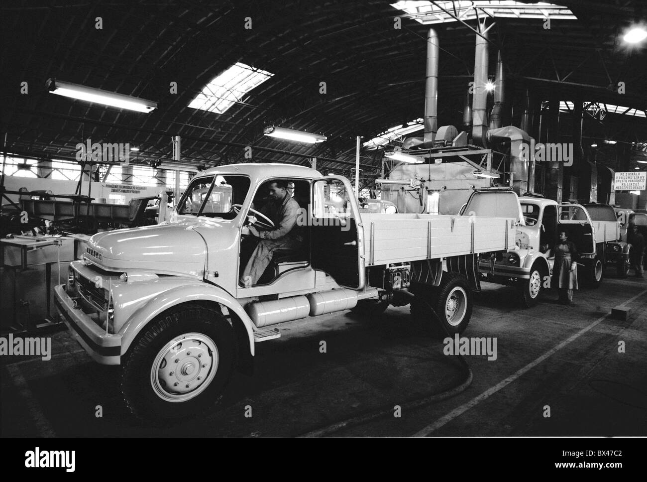 Production of S5T trucks at Avia Works in Letnany, November 1911. CTK ...
