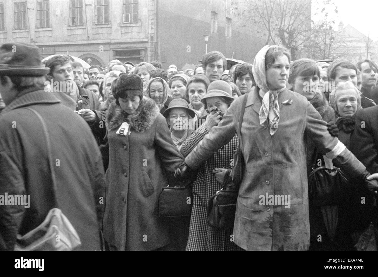 Jan Palach, funeral, procession, flags, Old Town Square Stock Photo - Alamy