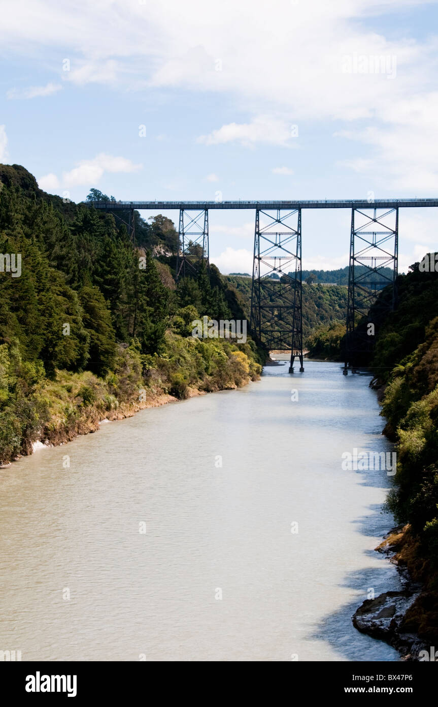 Mohake River & Bridge, Rail Bridge is 97m High,North Island,New Zealand ...