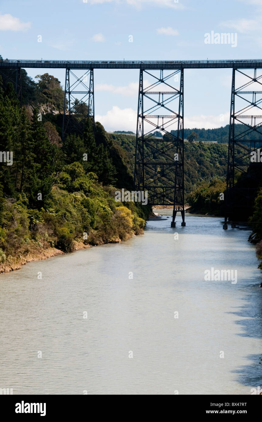 Mohake River & Bridge, Rail Bridge is 97m High,North Island,New Zealand ...