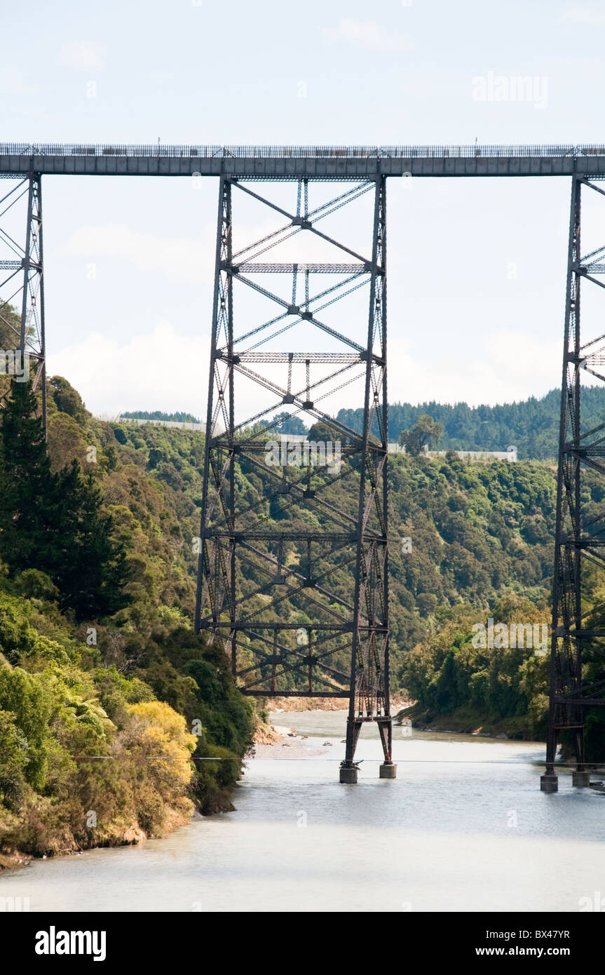 Mohake River & Bridge, Rail Bridge is 97m High,North Island,New Zealand ...