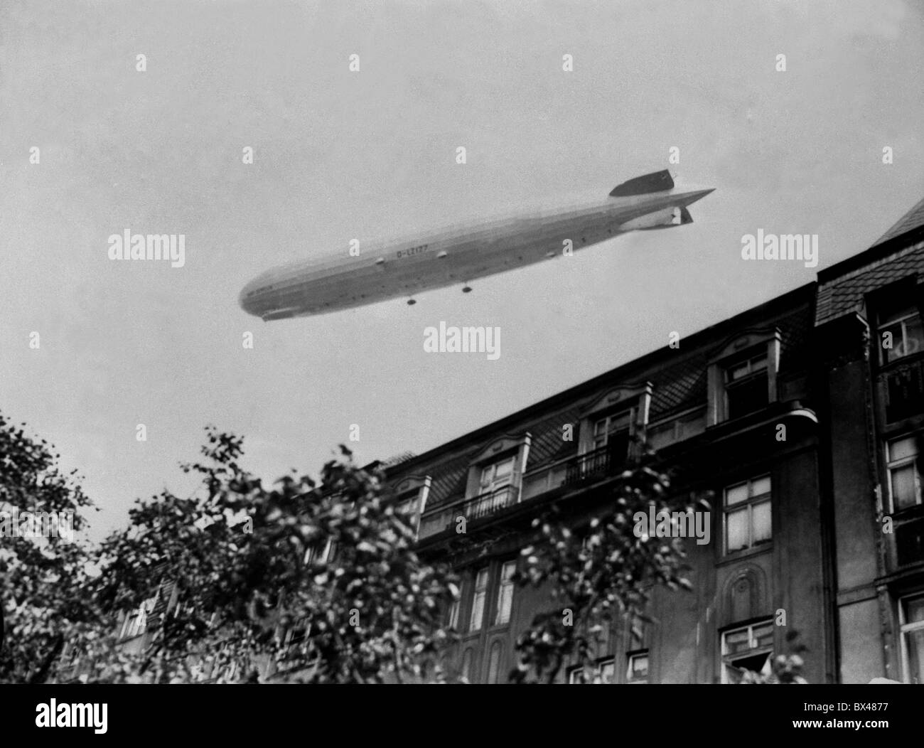 Blimp Zeppelin flies above Prague Stock Photo - Alamy