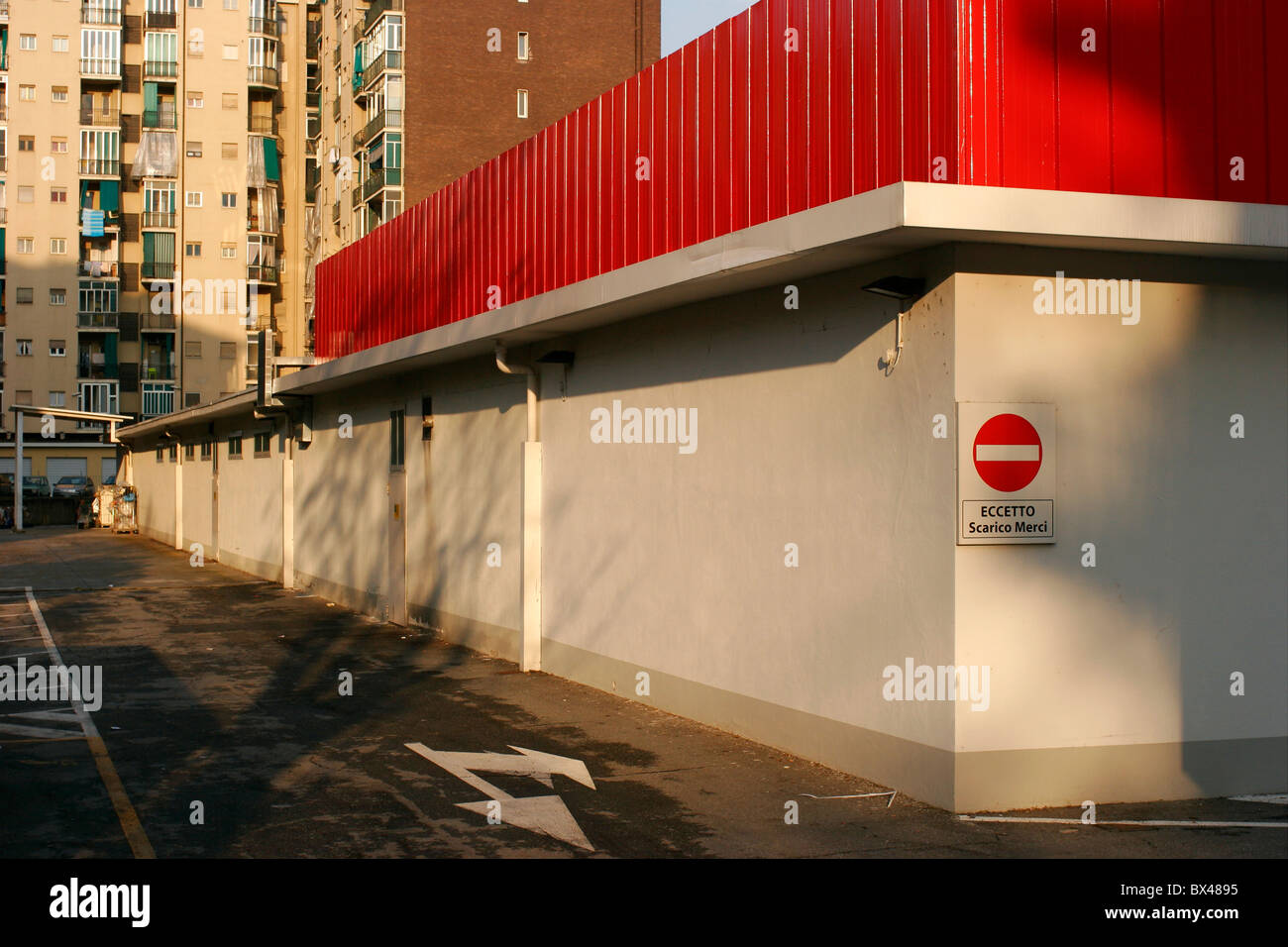 Supermarket Carrefour exterior in Italy Stock Photo - Alamy