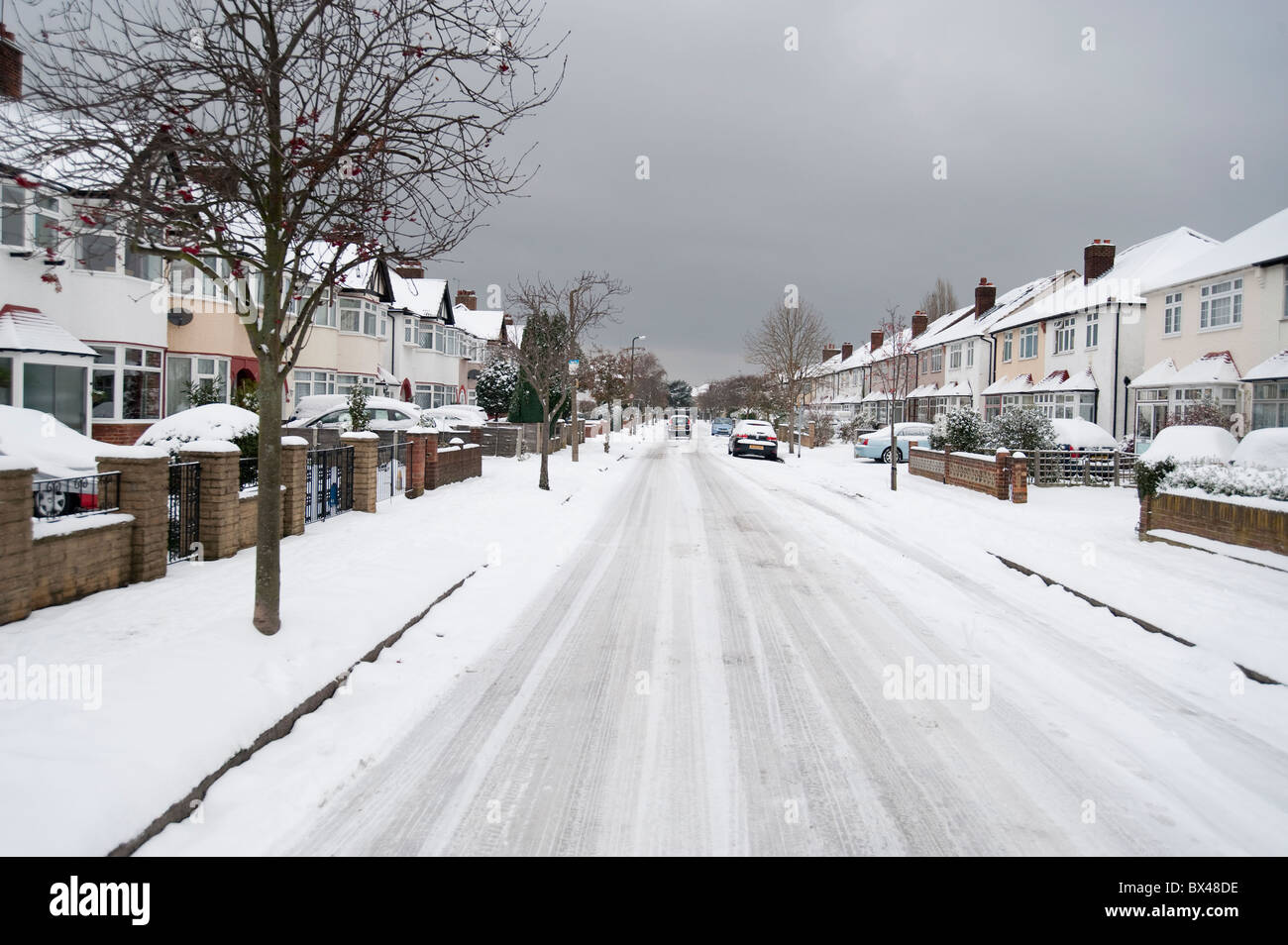 Snowfall, London suburb, 2 December 2010 Stock Photo - Alamy