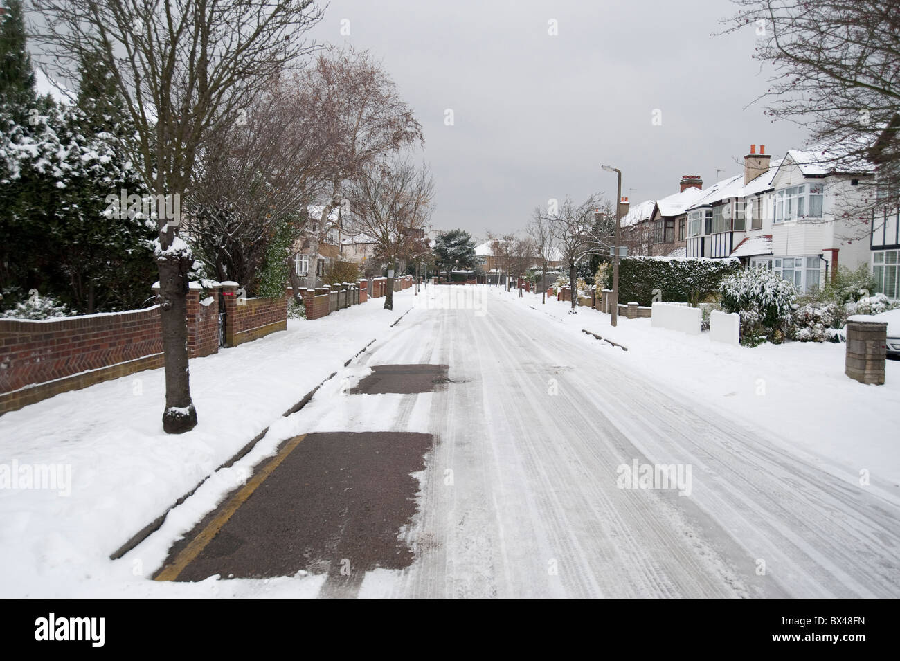 Snowfall, London suburb, 2 December 2010 Stock Photo - Alamy