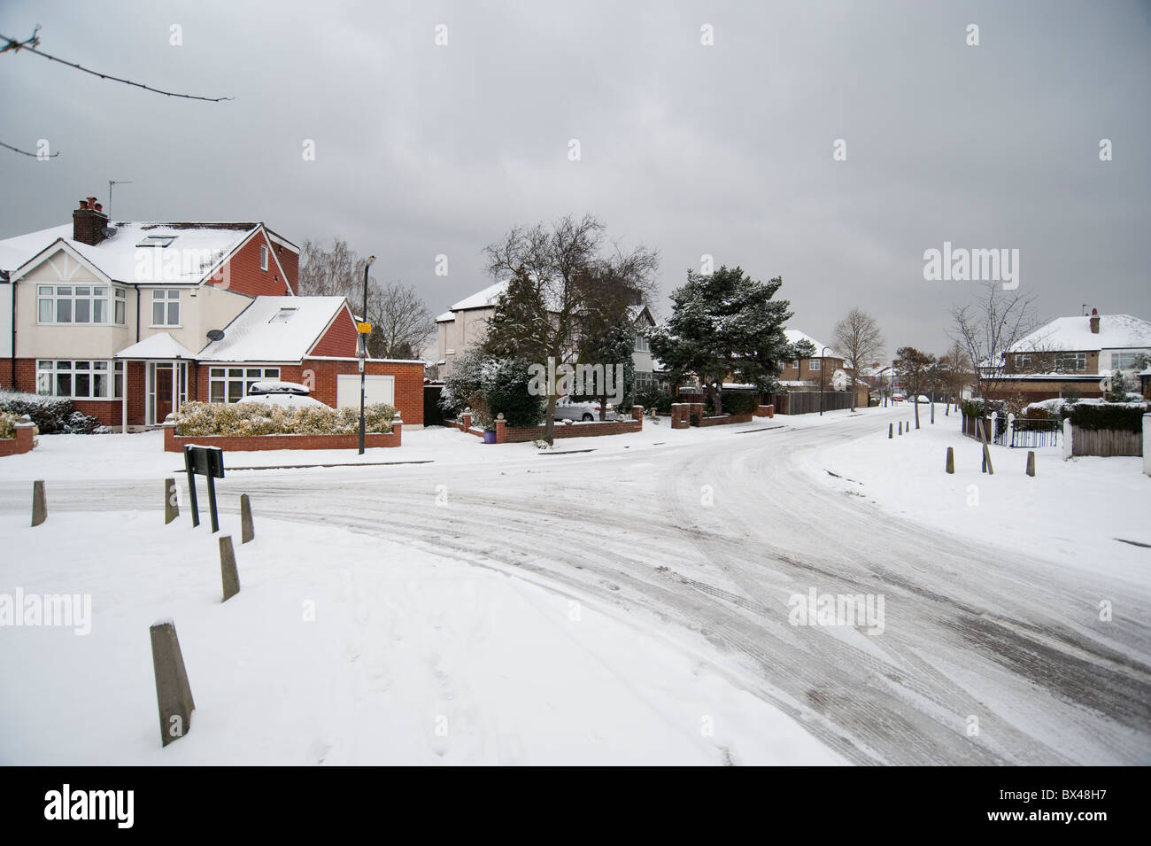 Snowfall, London suburb, 2 December 2010 Stock Photo - Alamy