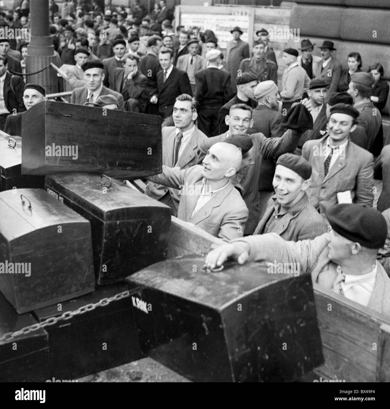 Drafted soldiers hi-res stock photography and images - Alamy