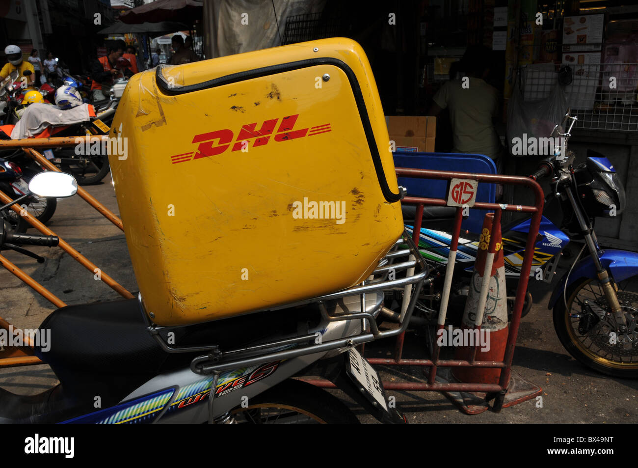 Motorcycle delivery hi-res stock photography and images - Alamy