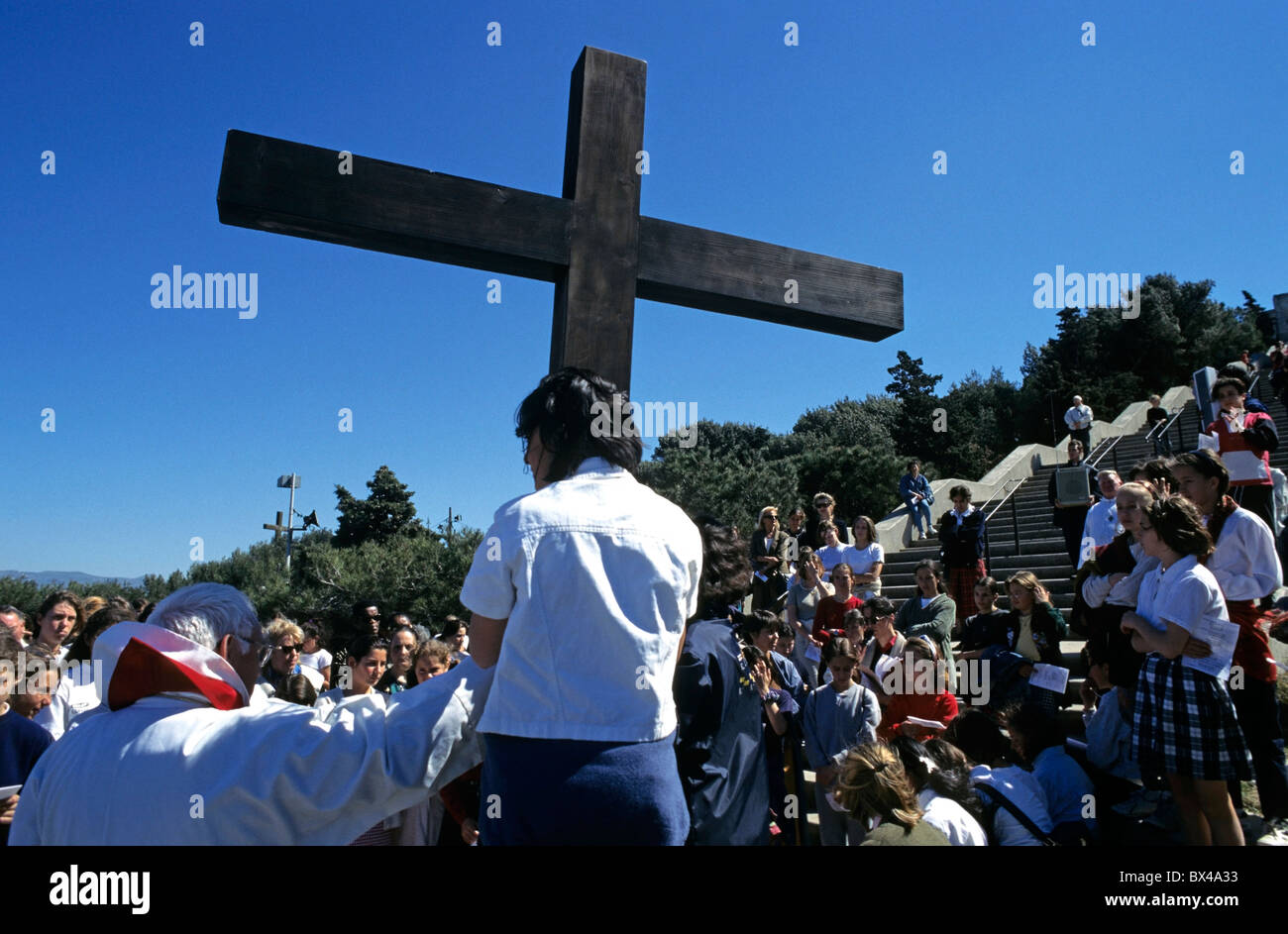 Catholic priest with group kids hi-res stock photography and images - Alamy