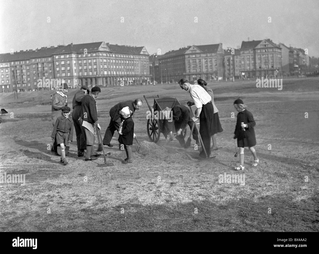 Czechoslovakia - Prague 1949. Communist Party members donate their time ...
