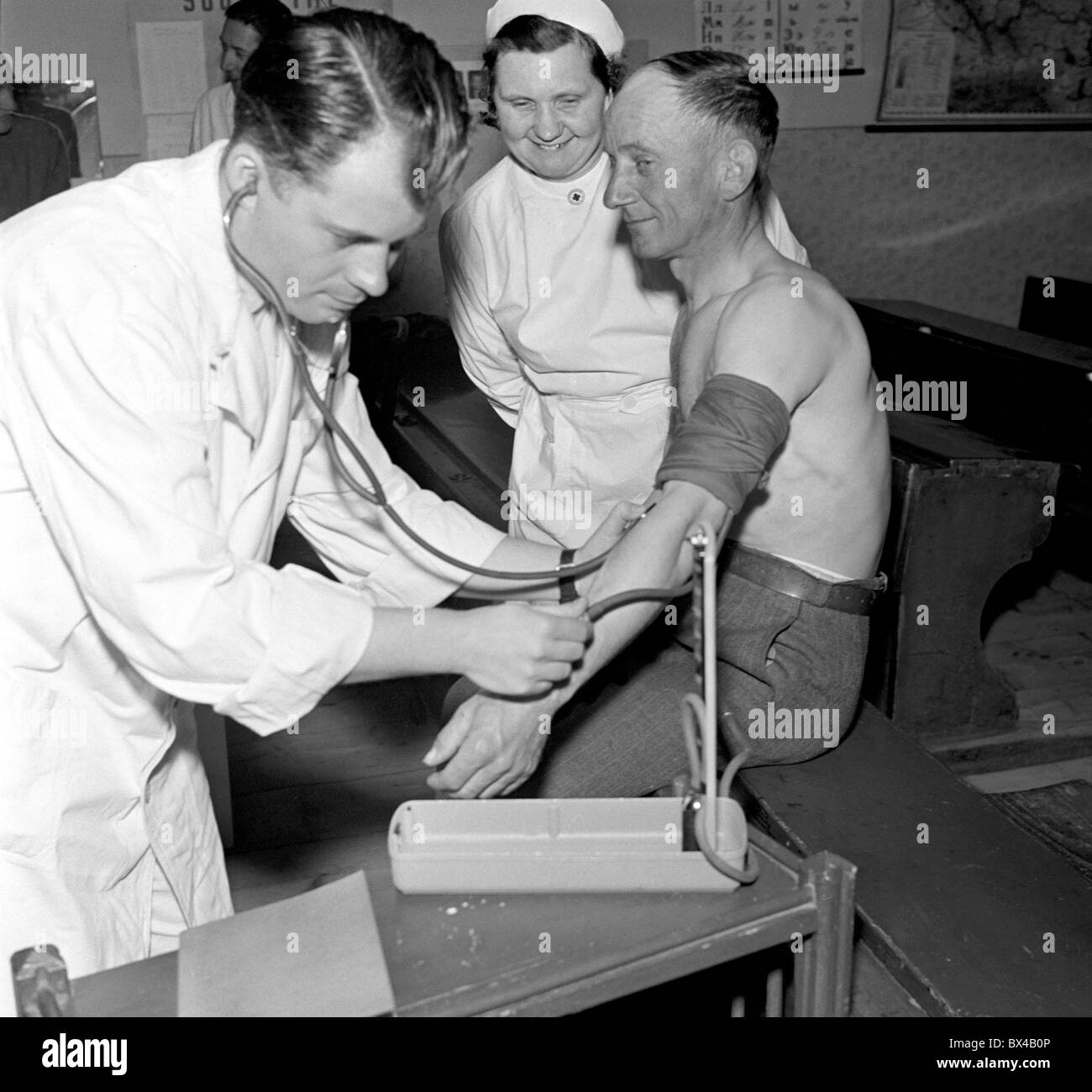 Red cross nurse hi-res stock photography and images - Alamy