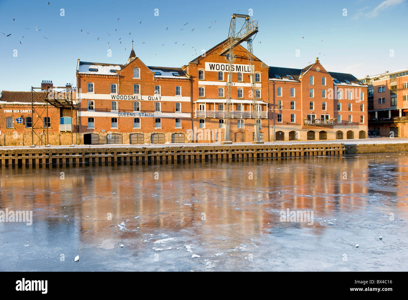 Woodsmill Building, Queen's Staith, York. Frozen river Ouse Stock Photo ...