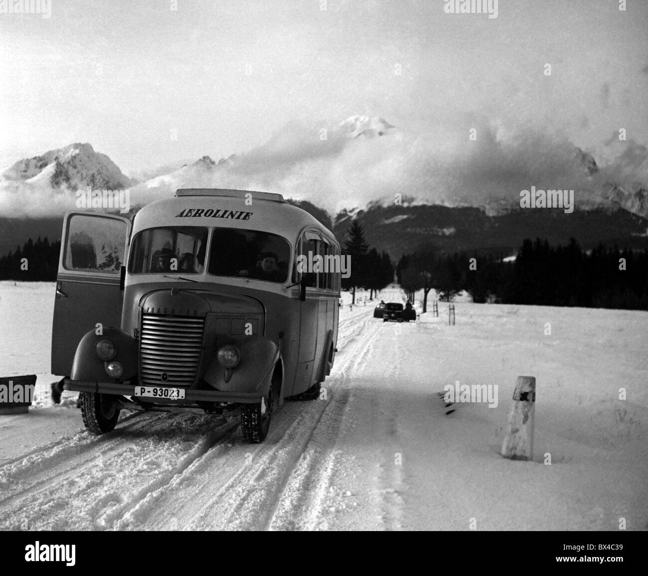 Vintage bus hi-res stock photography and images - Alamy