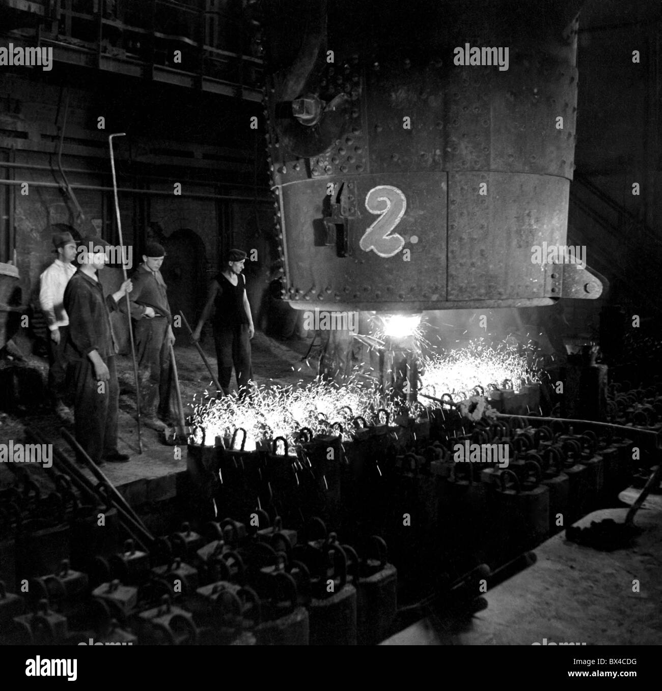 Vintage iron workers hi-res stock photography and images - Alamy