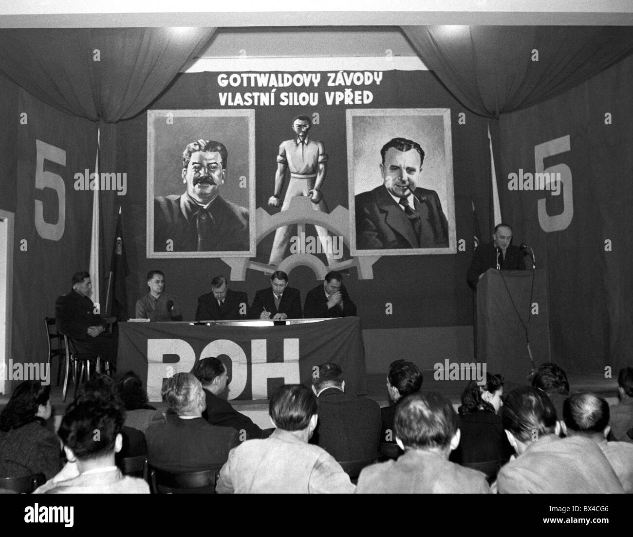 Stalin propaganda hi-res stock photography and images - Alamy