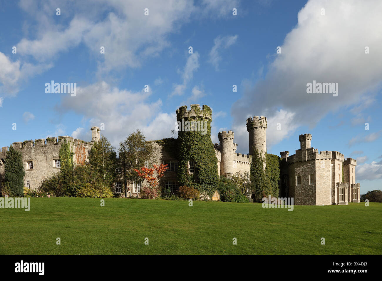 Corner turrets hi-res stock photography and images - Alamy