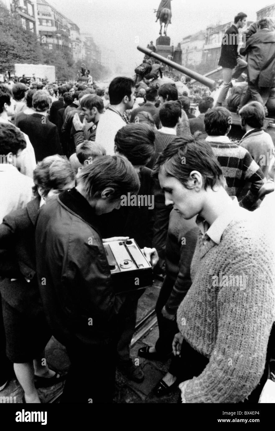 Soviet tanks in prague 1968 protests hi-res stock photography and ...