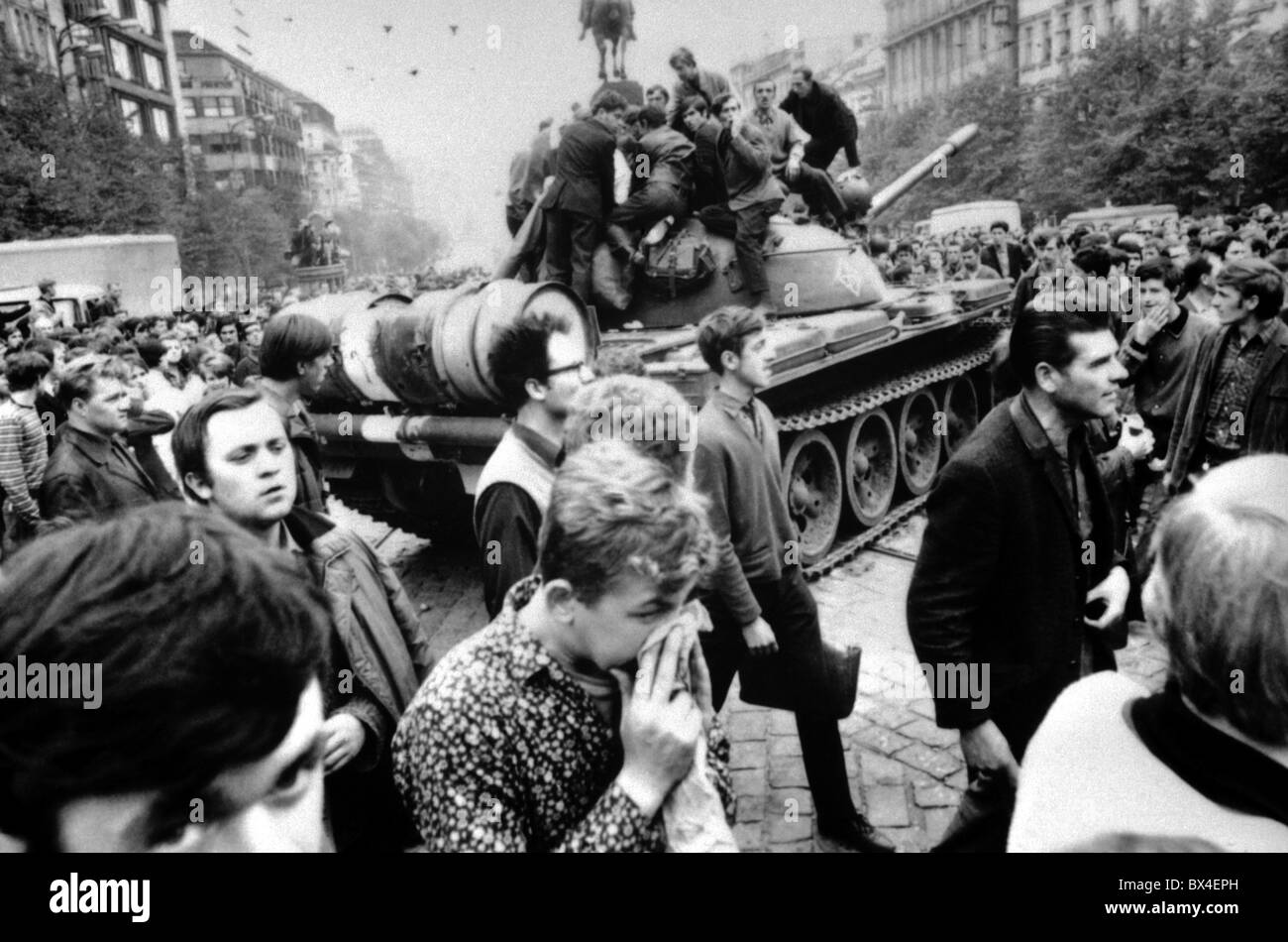 Czechoslovakia 1968 tank Black and White Stock Photos & Images - Alamy