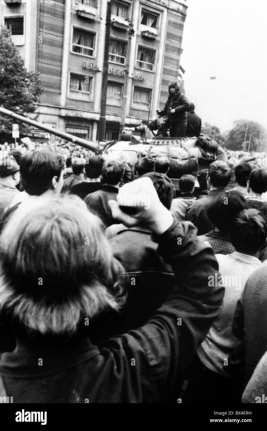 Soviet tanks czechoslovakia 1968 hi-res stock photography and images ...