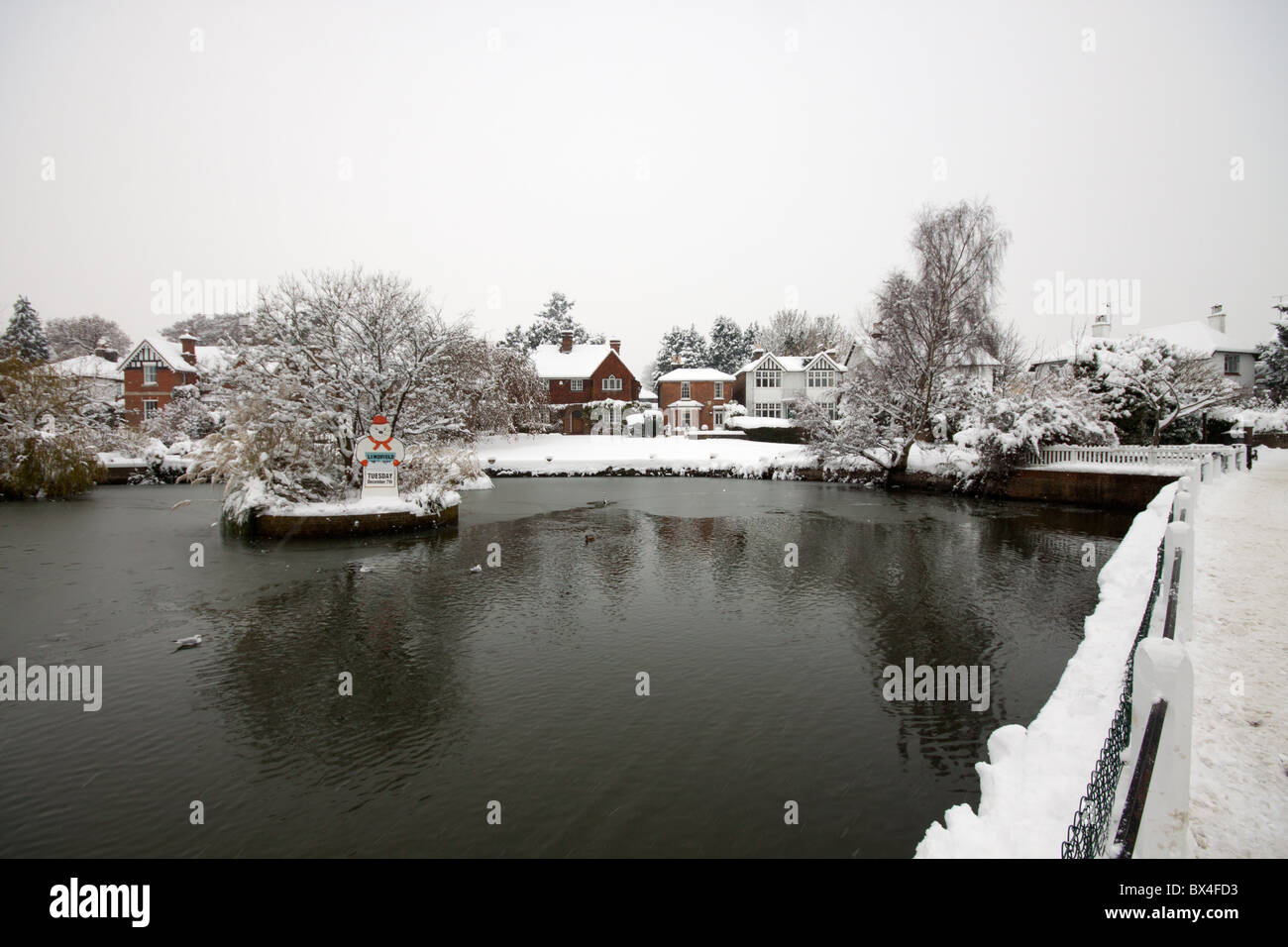 Typical english village scene hi-res stock photography and images - Alamy