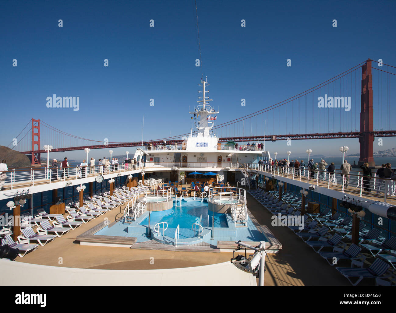 Passengers at gate hi-res stock photography and images - Alamy