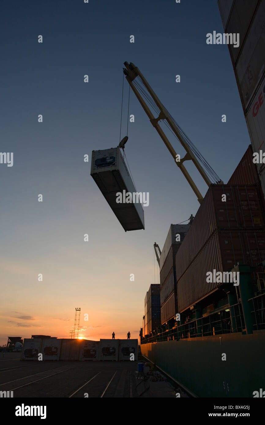 Unload hi-res stock photography and images - Alamy