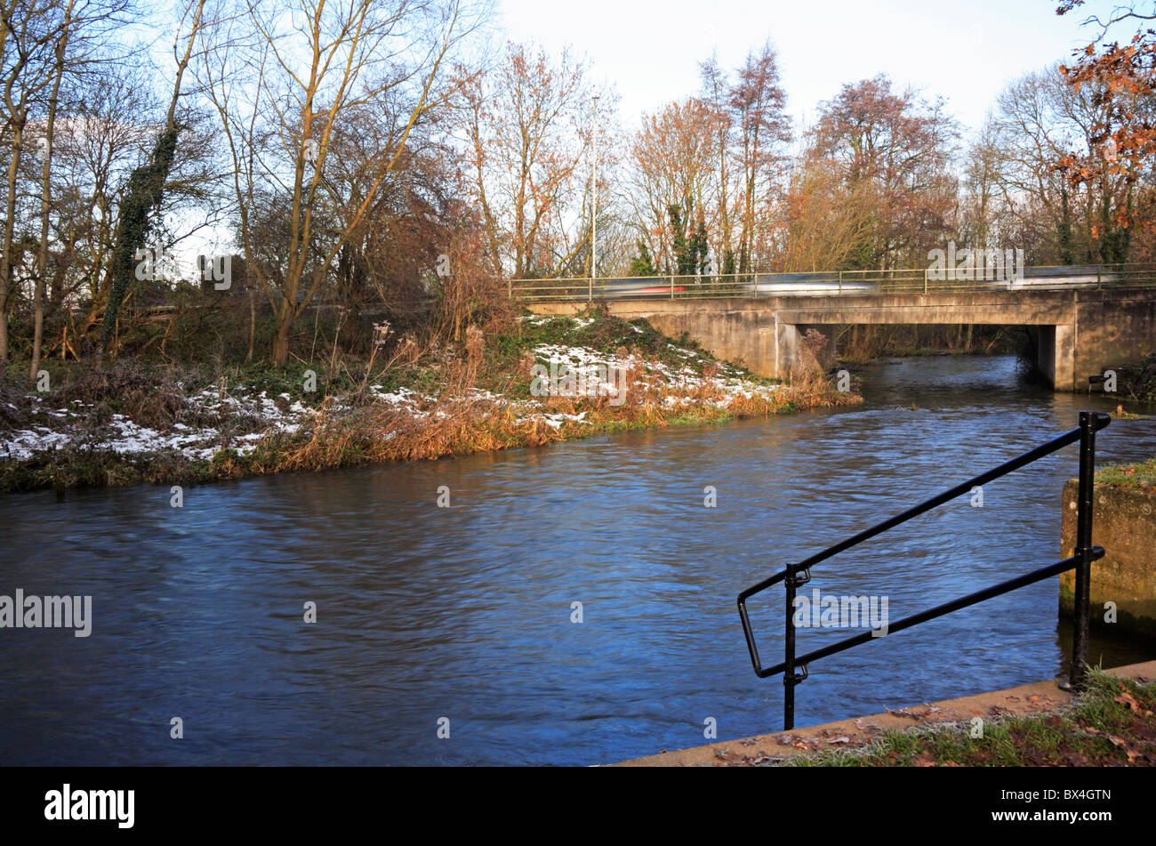 Road bridge with traffic over the River Yare by Earlham Park, Norwich ...