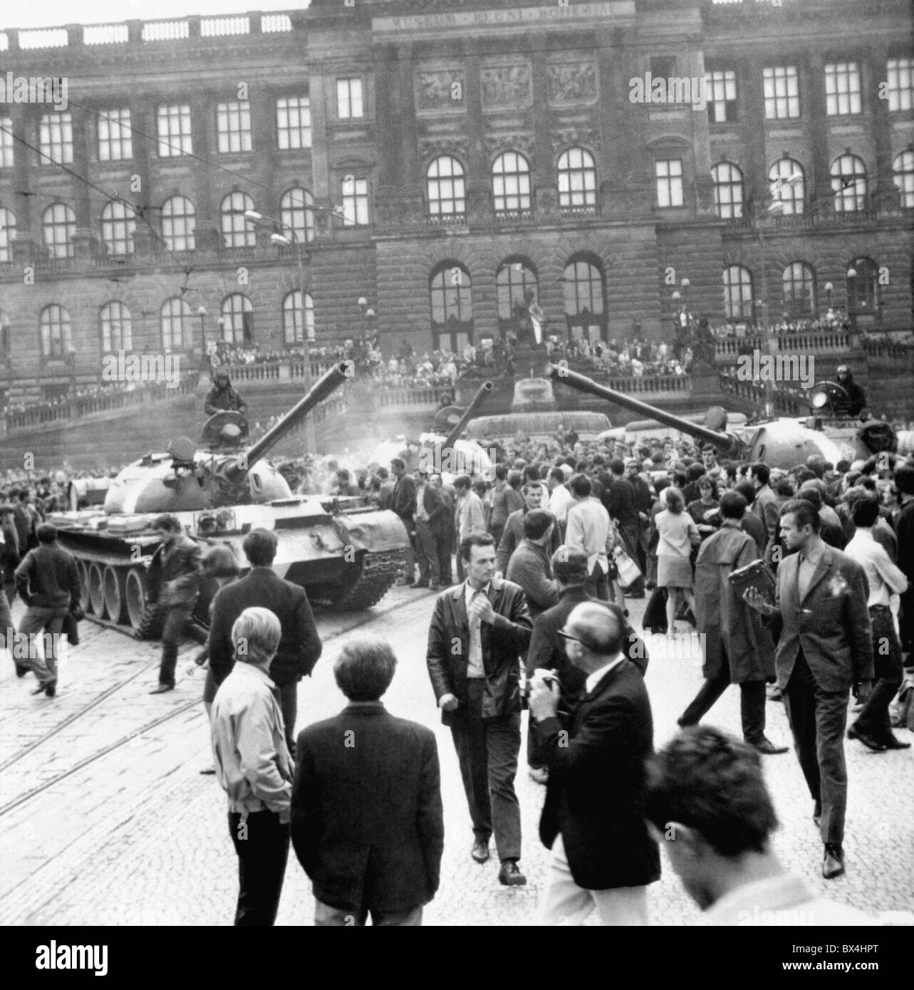 Soviet tanks czechoslovakia 1968 hi-res stock photography and images ...