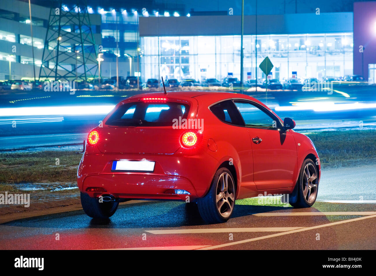 Car side profile building hi-res stock photography and images - Alamy