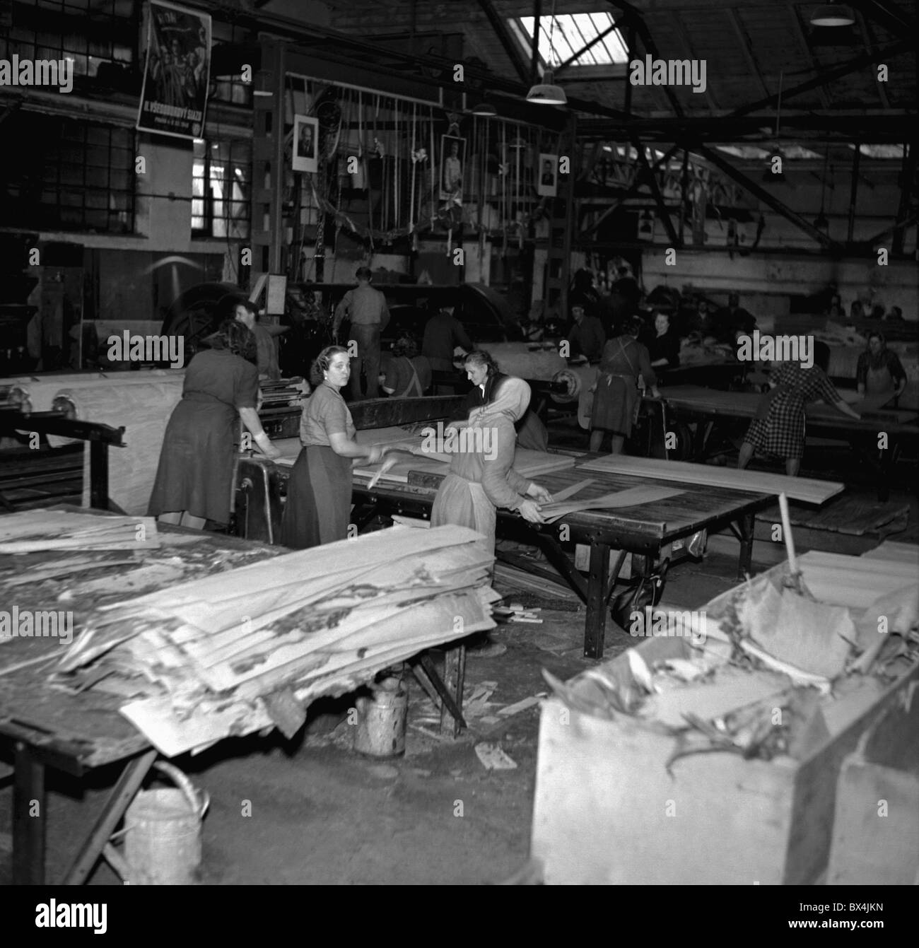 Woman working 1950 Black and White Stock Photos & Images - Alamy