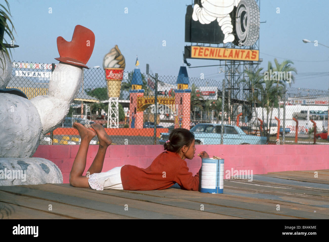 EL SALVADOR GIRL IN THE STREETS OF EL SALVADOR Stock Photo - Alamy