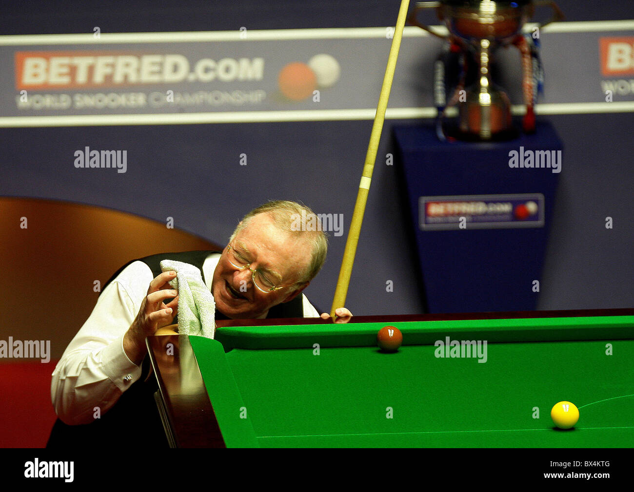 Dennis taylor snooker hi-res stock photography and images - Alamy