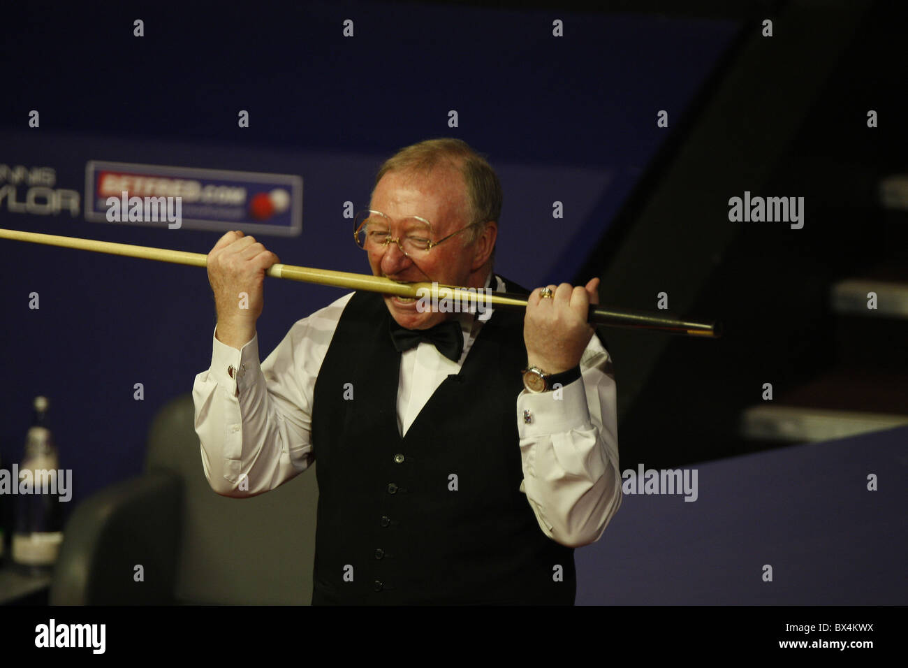 Dennis Taylor (in Pic) played Steve Davis in rematch 25 years on from ...