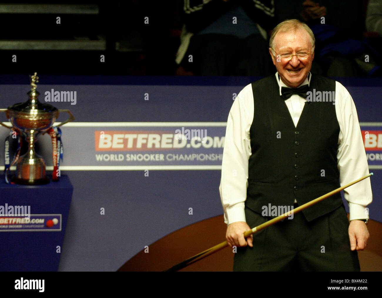 Dennis Taylor (in Pic) played Steve Davis in rematch 25 years on from ...