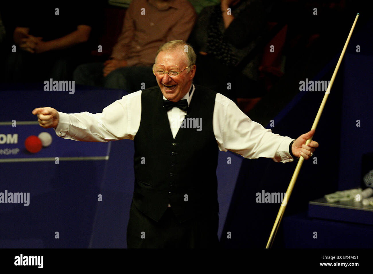 Dennis Taylor (in Pic) played Steve Davis in rematch 25 years on from ...