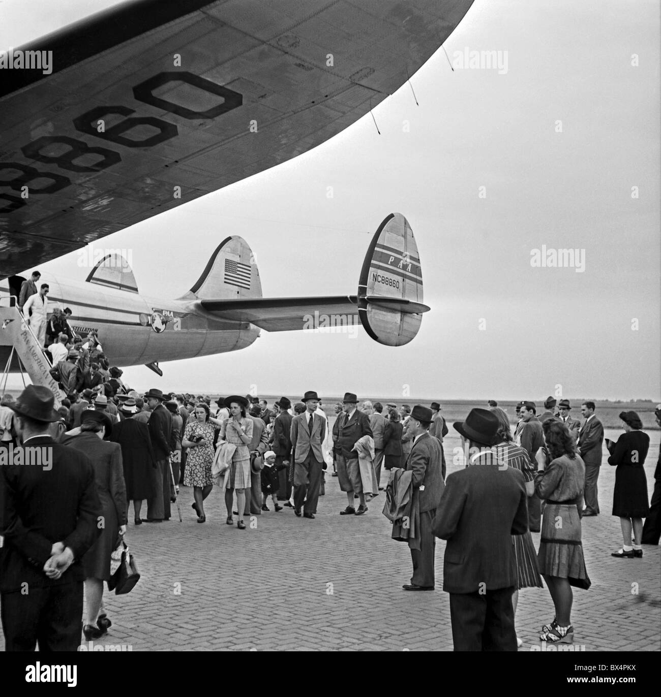 Lockheed super constellation aircraft hi-res stock photography and ...