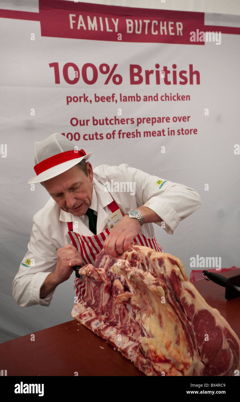 British Butcher at work Stock Photo - Alamy