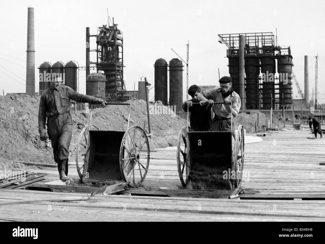Vintage iron workers hi-res stock photography and images - Alamy