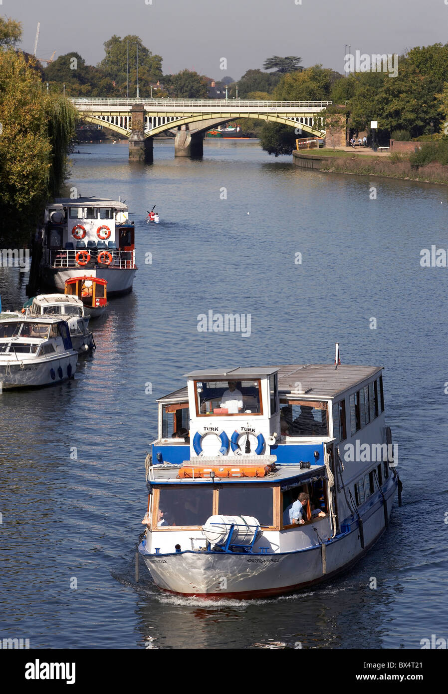 Boats on the river thames hi-res stock photography and images - Alamy