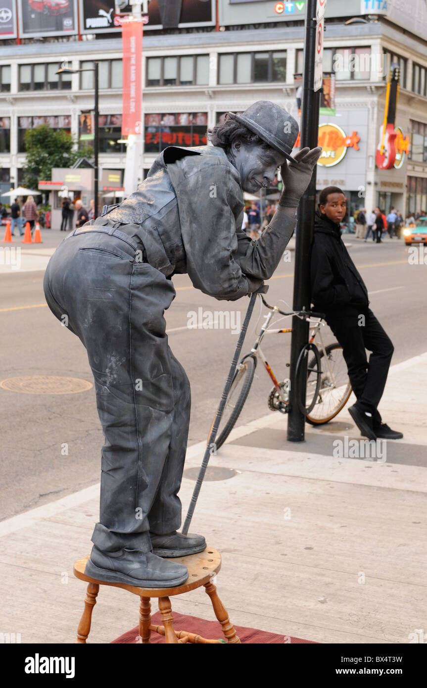 Robbie Beniuk, human statue, street performer, Yonge Dundas, Toronto ...