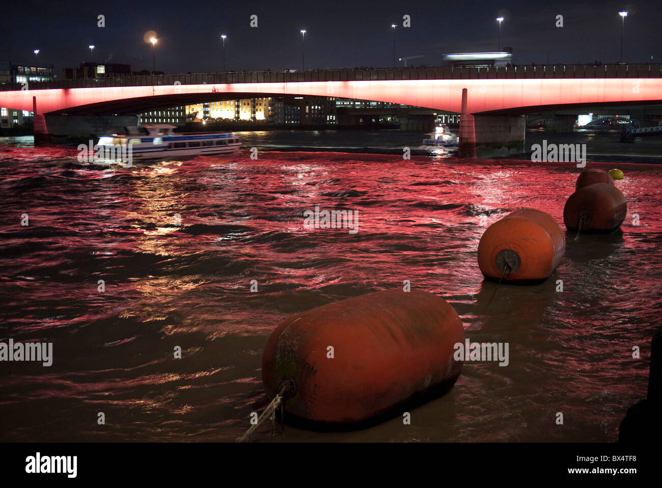 River thames under london bridge hi-res stock photography and images ...
