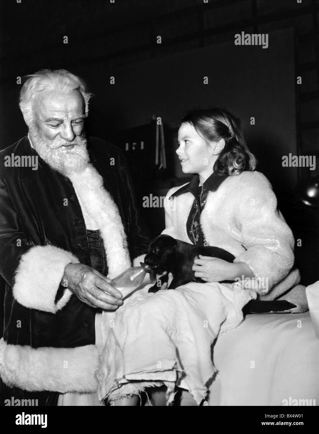 Edmund gwenn natalie wood hi-res stock photography and images - Alamy